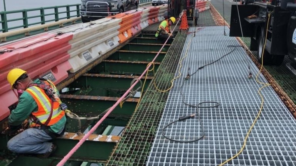 Crews replace grating on Mackinac Bridge | WPBN