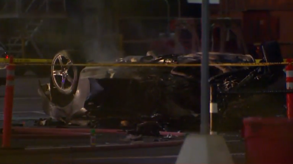 Man dead after crashing car near Boeing in Everett | KOMO